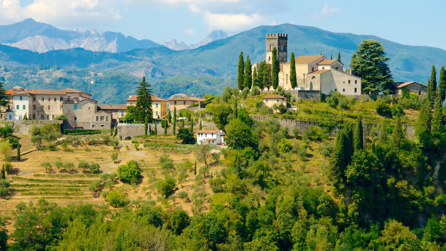 10 Best Italian Mountain and Hill Towns for Expats - ITALIA MIA